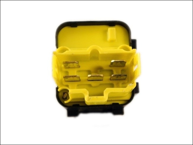 Relais Kraftstoffpumpe Denso 056700-6381 Mazda N236-18-821, 25,00