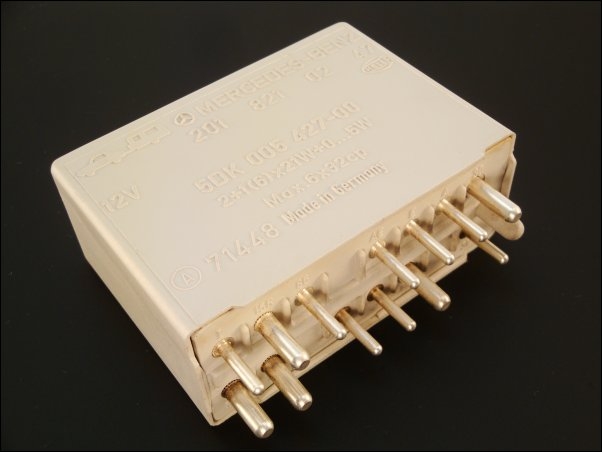 Relais Mercedes-Benz A 2018210247 Hella 5DK005427-00 71448, 0,00