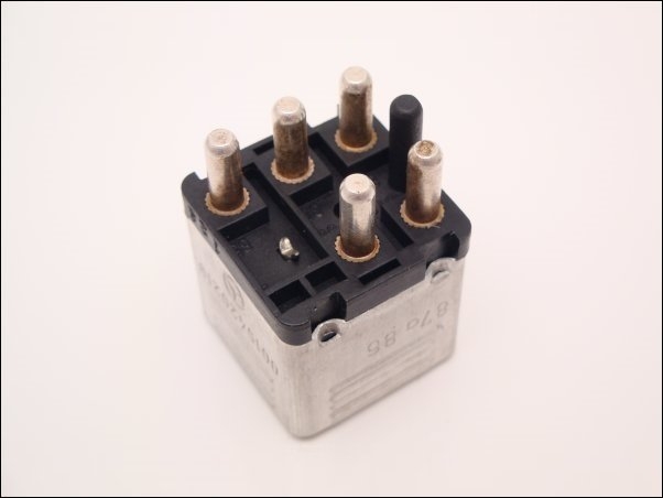 Relais 12V 20/30A Mercedes A 0015420219 Hella 4RD004122-00, 0,00