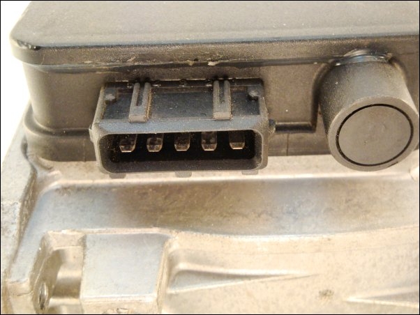 Air flow meter Bosch 0-280-202-208 Opel 90-399-364 8-36-562 Alfa Romeo ...