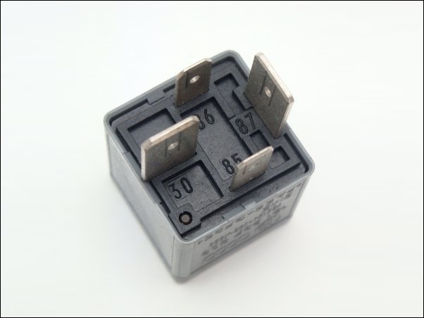 Relais Nr.18 VW 191937503 V23134-J52-X228 SME 12V 40A Audi Seat Skoda ...