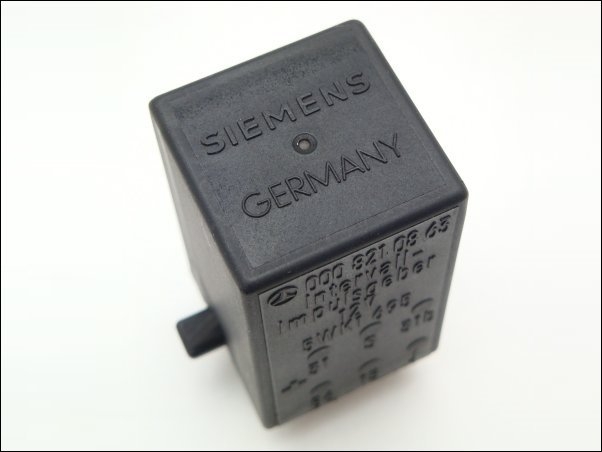 Relays Intervall-Impulsgeber A 0008210863 5WK1695 Mercedes W123 W126 ...